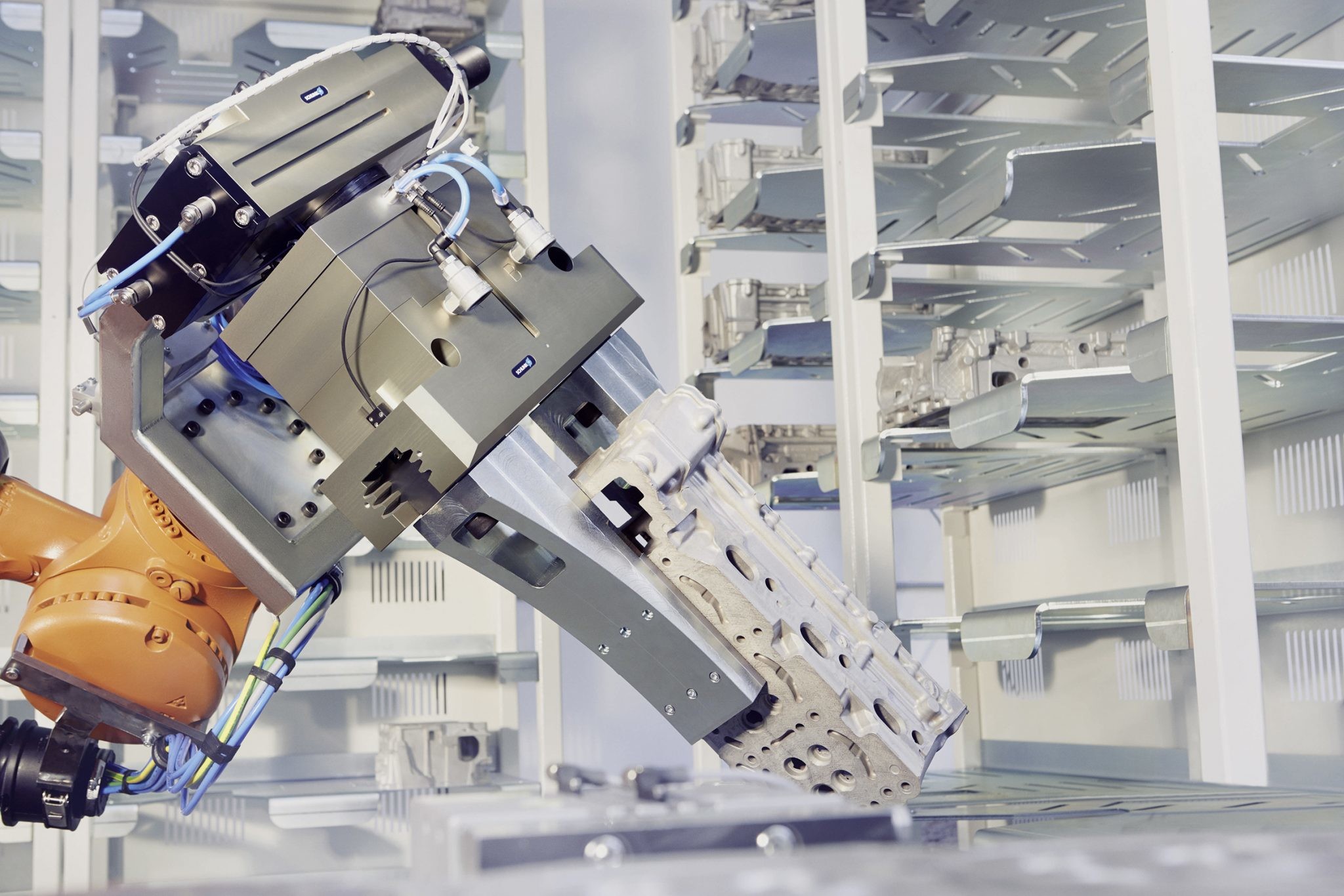 KUKA Industrial Robot Arm KR120 R3100 With Schunk Robotic Gripper For ...