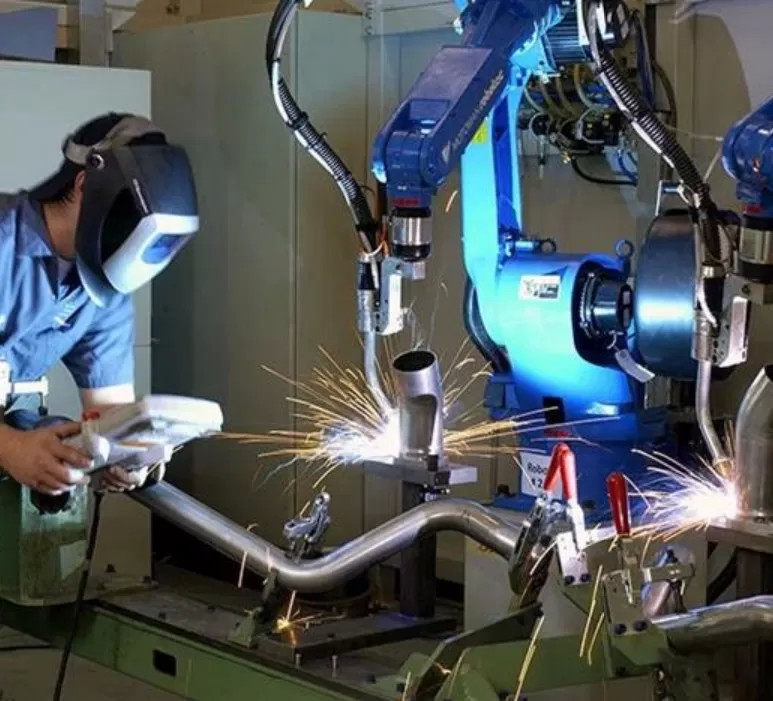 YASKAWA AR1440 6 Axis Automatic Welding Robotic Arm With YRC1000 Robot ...