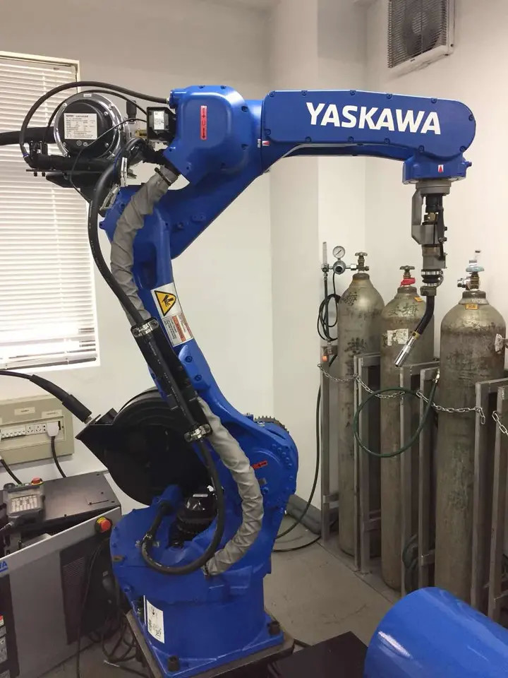 Aluminium Welding Robot Arm 6 Axis Yaskawa Motoman AR1440 With CNGBS ...