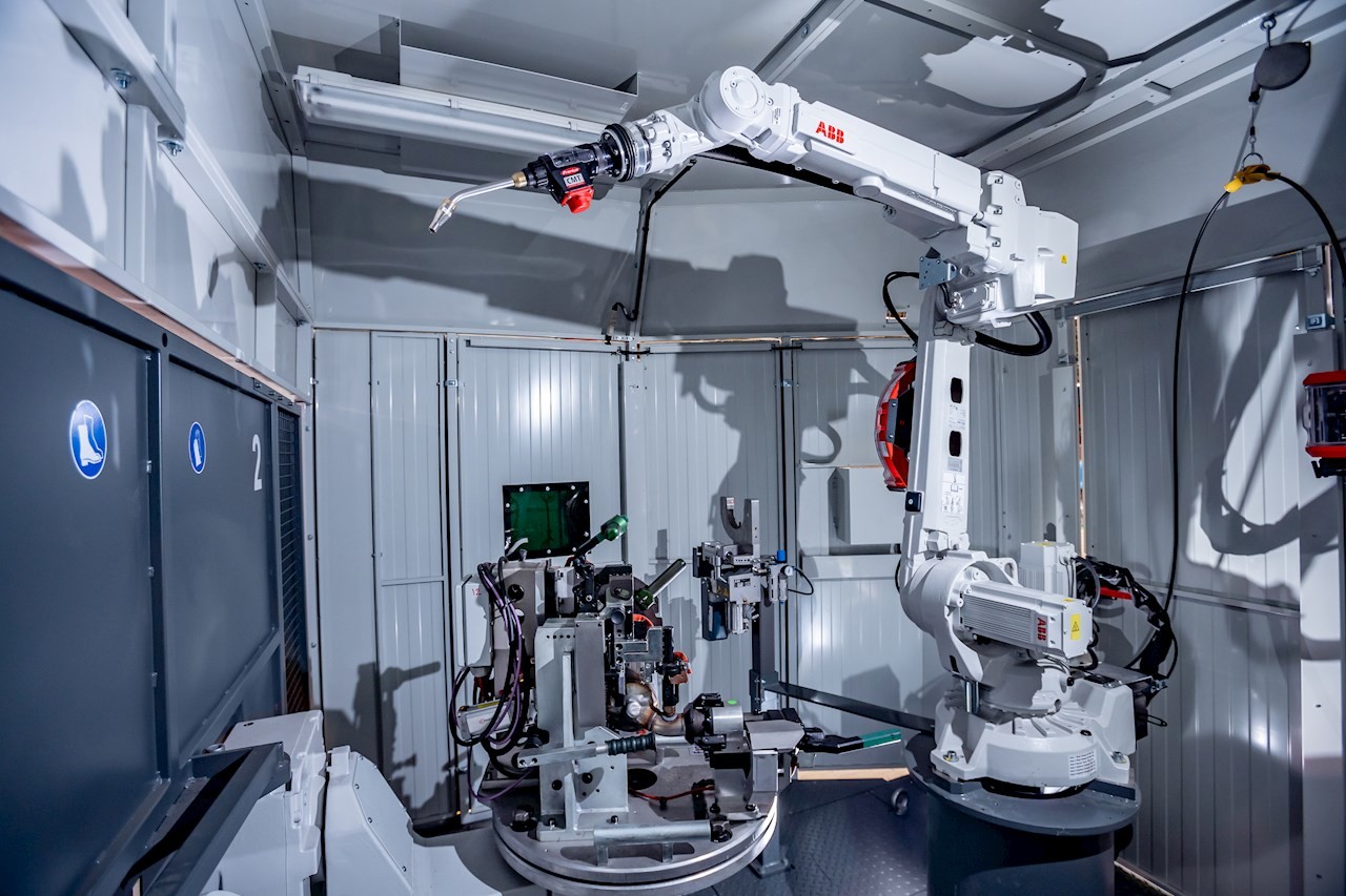 ABB IRB 2600 Industrial Robot Arm With Megmeet Welder And CNGBS Welding ...