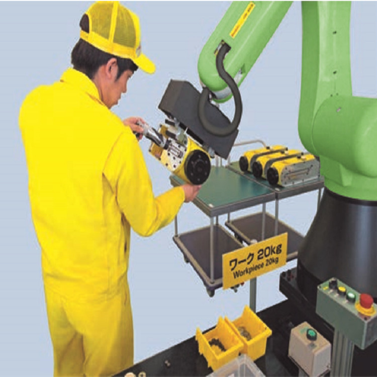 robot arm for sale Fanuc CR-4iA 6 axis robot arm with onrobot 2 finger ...