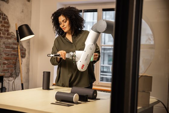 Flexible Grey and White 28Kg ABB Cobot Robot with Onrobot Gripper for ...