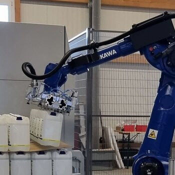 Chinese Robot Guide Rail And Packaging Palletizing Robots Yaskawa GP180-120 6 Axis Industrial ...